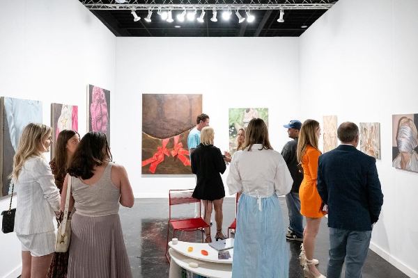 NADA Miami celebra 22 años con una exhibición imperdible en Ice Palace