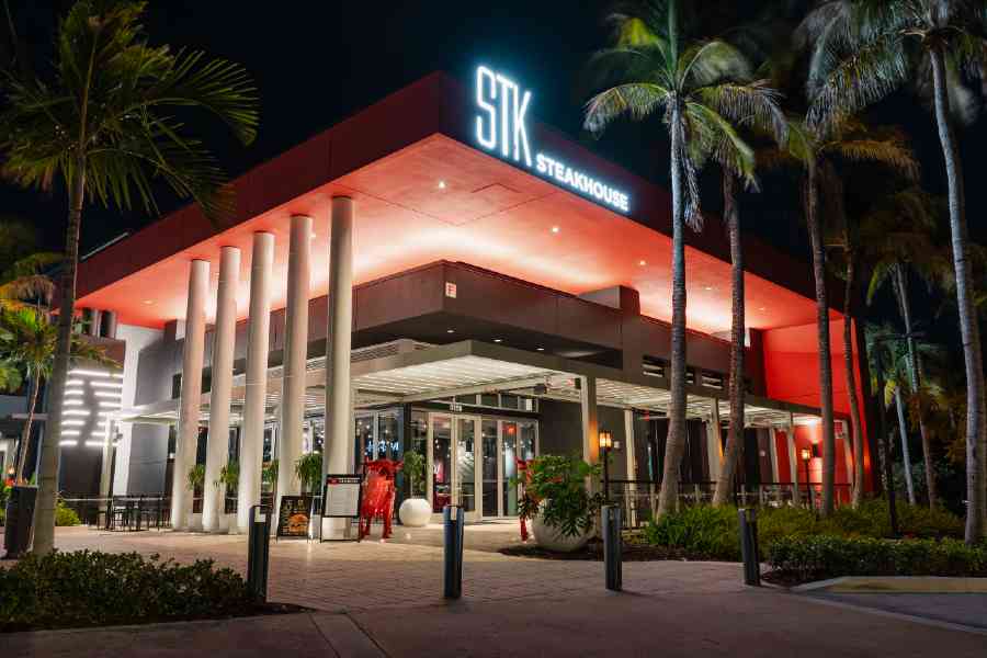 Conoce STK Steakhouse el restaurante de carnes moderno y social de ...